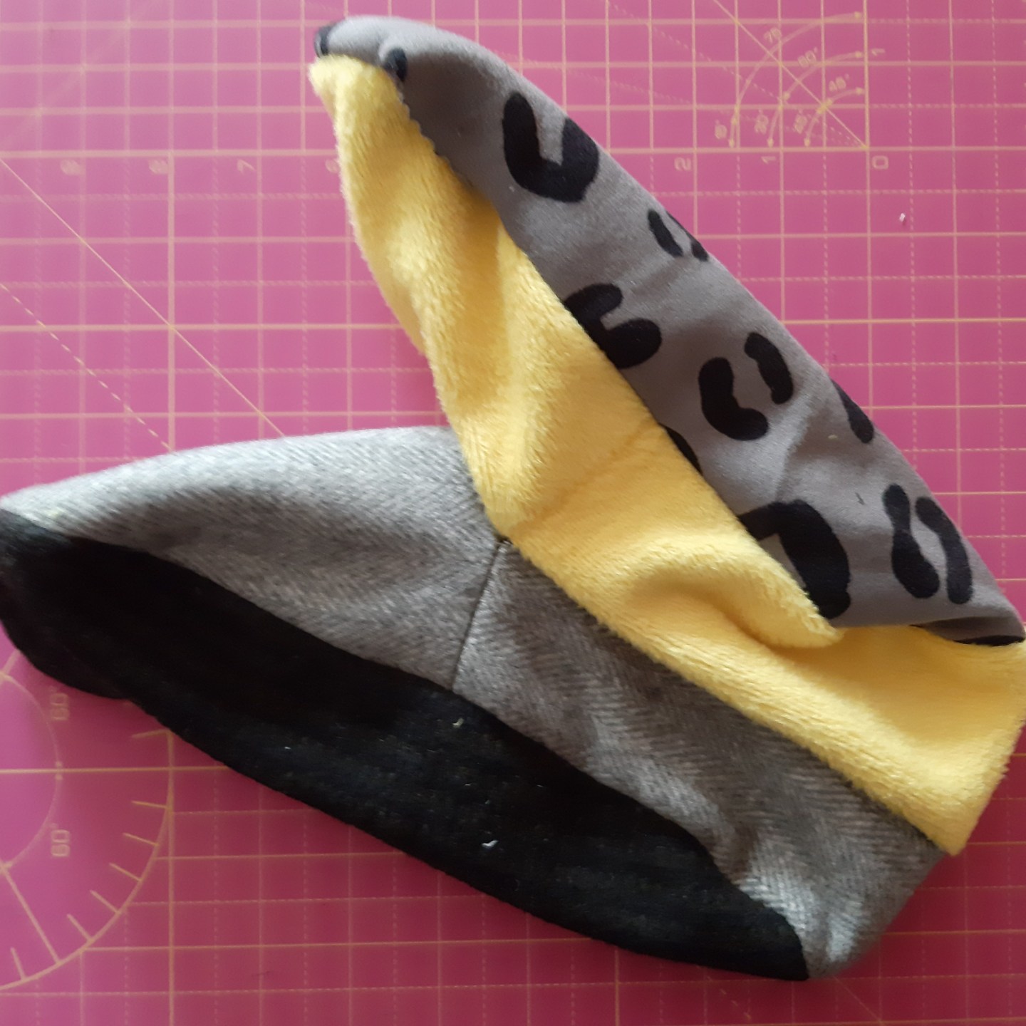 Sew your own DIY cosy slippers – no pattern required! – Grinlow Studio