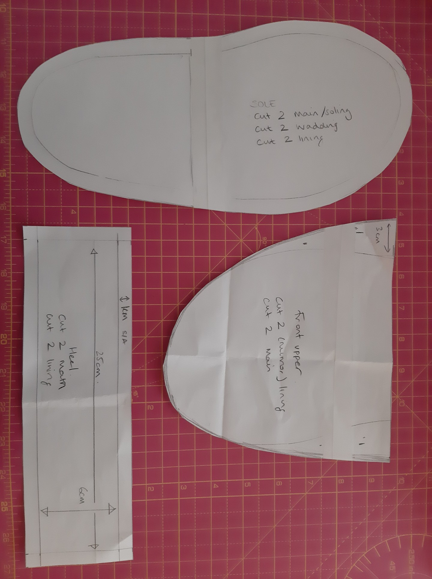 Sew your own DIY cosy slippers – no pattern required! – Grinlow Studio